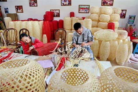 四川青神：竹编助300多名残疾人脱贫致富 人民图片网