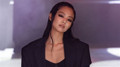 Blackpinks Jennie Kim Gives Us Fall Style Inspiration In New Calvin