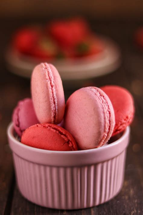 Raspberry Macaroons