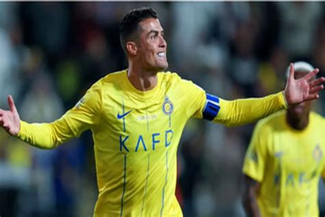 حضور یک زن ایرانی به رختکن رونالدو و یارانشعکس