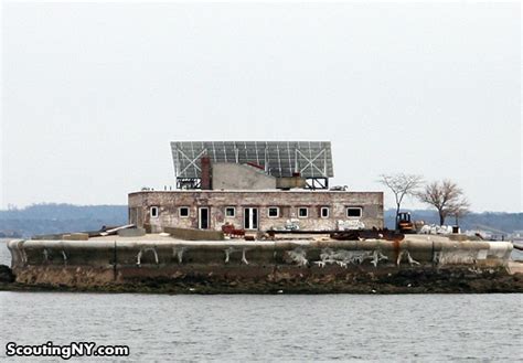 Theres A Private Island Home Off The Coast Of New York City Scouting Ny