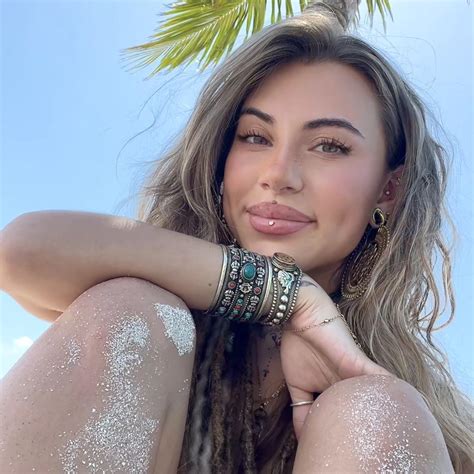 🤲🏼☺️ • • ⛵️ Hippiestyle Hippies Dreadlocs Hippiegirl Hippiechic Dreadlocks