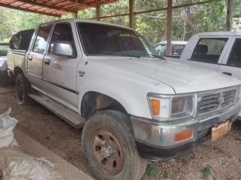 Leilão Do Icmbio Tem 89 Caminhonetes Toyota Bandeirante Hilux L200