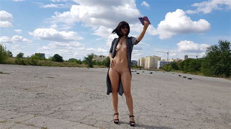 Marisha Walks Naked On The Auto Polygon And Films Herself O Pics XHamster