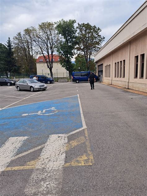 При супер мерки за сигурност разпитват Божков в Прокуратурата Властта