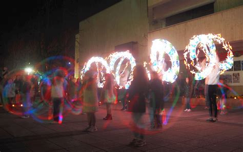 С танци с огън и светлини Разград се включи в екоинициативата „Часът на