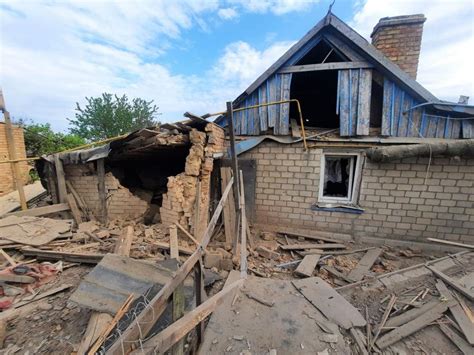 Наслідки обстрілів Нікопольщини 16 травня показала поліція фото