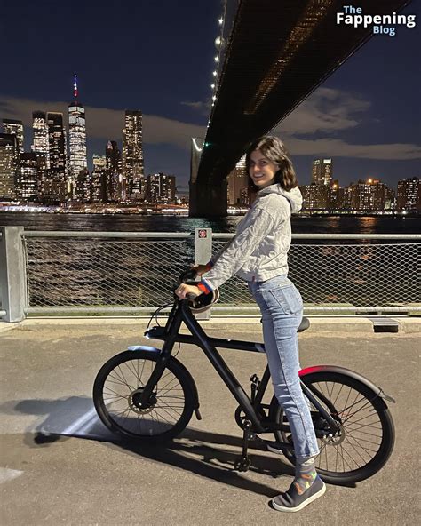 Alexandra Daddario Sexy 14 Photos OnlyFans Leaked Nudes