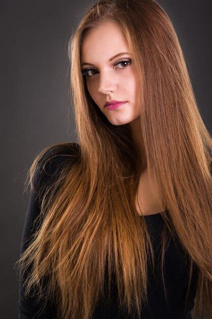 Hermosa Jovencita En El Estudio Foto Premium