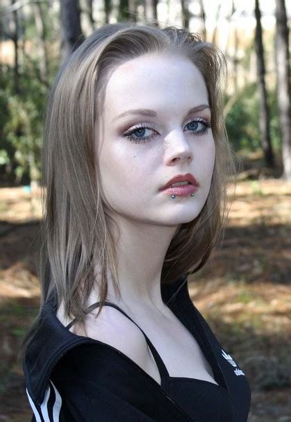 Novashare Dakota Rose Cewek Yang Mirip Ame Boneka Barbie