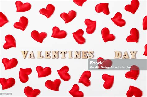 흰색 배경에 빨간 마음과 비문 발렌타인 데이 연인의 휴일 개념 인사말 카드 2월에 대한 스톡 사진 및 기타 이미지 2월 개념 공휴일 Istock