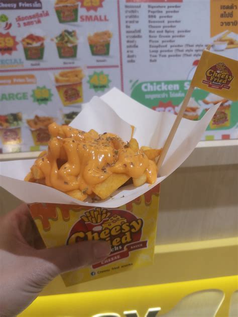 ชีสสสสเน้นๆ 🧀 แน่นๆทุกกล่อง อยากให้มาลอง😋 🍟 Cheesy Fried สาขา Tops โซนโรบินสัน ฟิวเจอร์พาร์ค