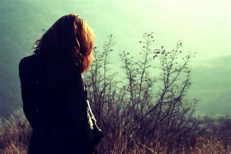 Картинки на аву девушки брюнетки спиной