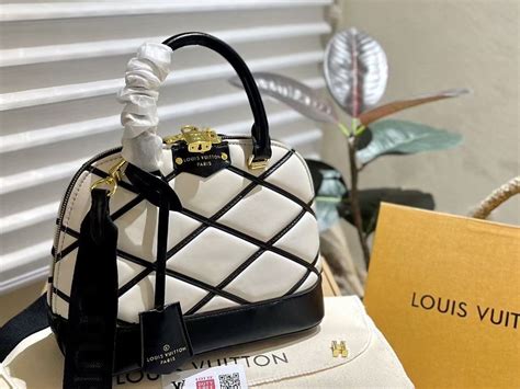Сумка на плечо круглая Louis Vuitton lv - купить с доставкой по ...