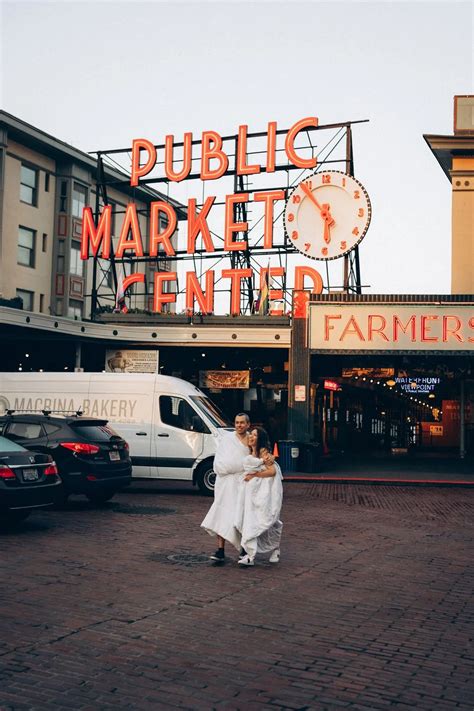 Seattle Downtown Couple Photoshoot — Valerie Lisuk Washington