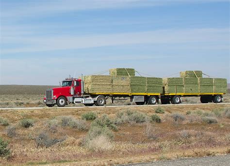Hauling Hay Truck 16th April 2011 State Route 58 Cali Flickr