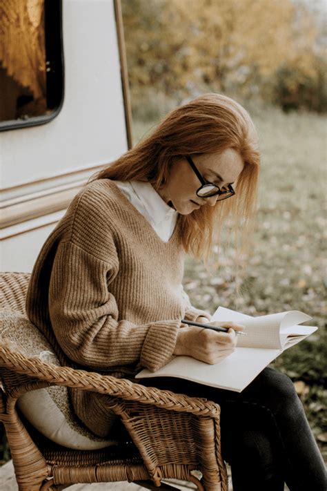 Declutter Your Desktop 13 Tips For Cleaning Up Your Computer Design Dash