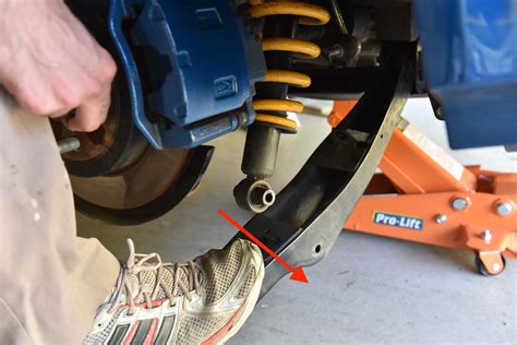 Rear Strut Removal VE Commodore AutoInstruct