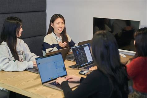 자발적으로 필요성을 느끼고 직접 업무 계획을 세워 주도적으로 작업하는 과정이 Work Happy한 순간인 것 같아요