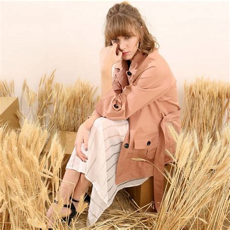 专属小个子女人的风衣长什么样子？ 穿衣打扮 服饰搭配美容知识