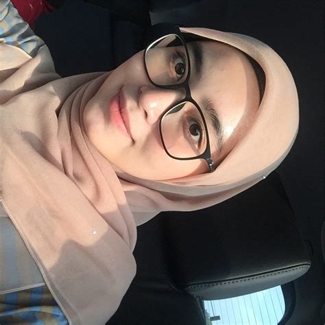 Twitter Awek Cermin Mata Doris Miles