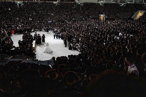 תמונת השבוע ריקוד המצווה טאנץ בחתונת בעלזא