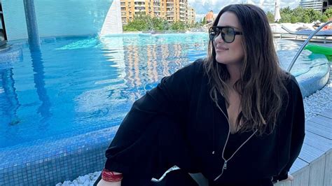 Наталія Могилевська відпочила з доньками на дитячому майданчику Show