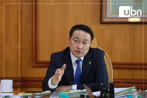 Д Амарбаясгалан Үнэ төлбөргүй олгож буй өвс тэжээлийг малчдын гарт шууд хүргэж өгөхгүй байгаа