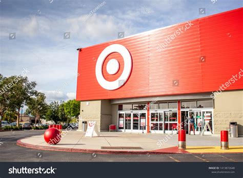 Target Store Front 427 Photos Et Images De Stock Shutterstock