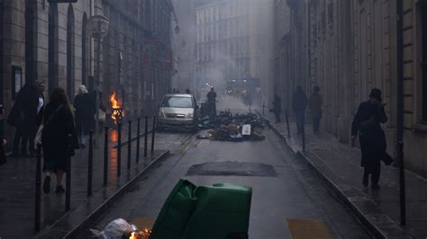 Законът за пенсионната реформа във Франция влезе в сила избухнаха нови протести ВИДЕО Nova