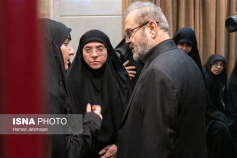 تصویری از گفتگوی دختر سردار سلیمانی با عموی همسرش در یک مراسم خبرآنلاین