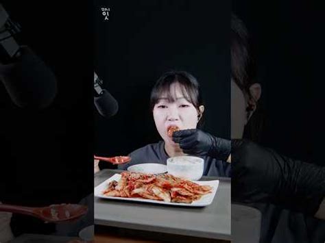 Minee Eats All Videos The Asmr Index