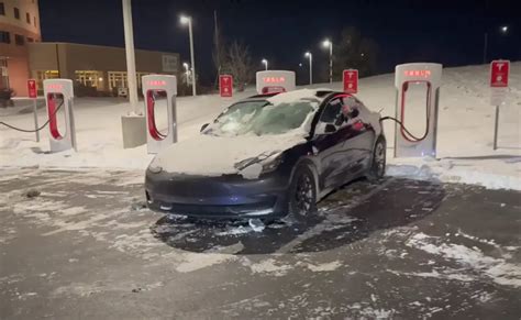 Supercharging A Frozen Tesla Model 3 14 Degrees The Ultimate Cold