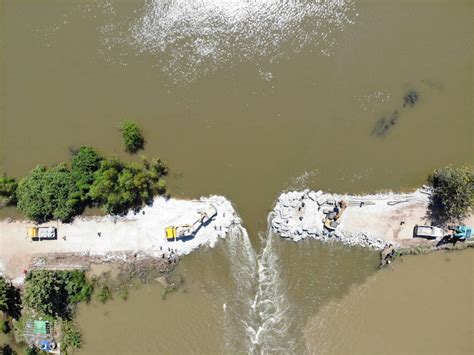 กรมชลฯ ปรับแผนซ่อมพนังกั้นน้ำชี บ้านสะดำศรี หลังกระแสน้ำไหลผ่านแรง