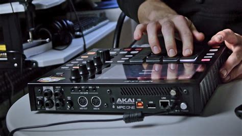 MPC One - Quickly Creating Samples Using Plugin Instruments/Groovy Beat Making! - YouTube