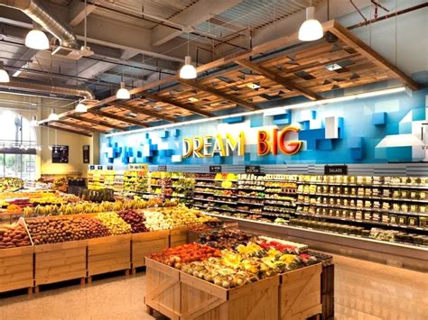 طراحی و اجرای دکوراسیون داخلی مغازه لوازم یدکی خودرو