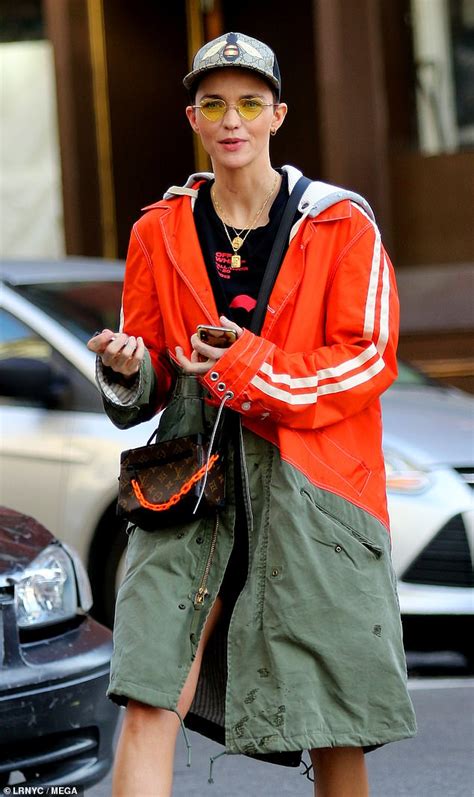 Ruby Rose Reveals Her Neck Scar In New York Daily Mail Online