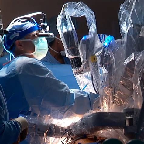 4 beneficios de la cirugía robótica de la columna - Portal Red Salud