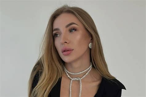 Названо найтрендовіші прикраси на весну літо 2025 року Читайте на Ukr Net