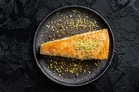 터키 하부크 딜림 바클 라바 피스타치오 당근 슬라이스 바클 라바 검은 배경입니다 상위 뷰 0명에 대한 스톡 사진 및 기타 이미지 Istock