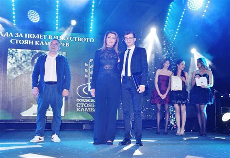 Директорът на Театър Възраждане Роберт Янакиев и Петя Нановска от