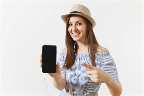 영 빈 블랙 빈 화면을 흰색 배경에 고립 이어폰 휴대 전화에 행복 한 여자 듣기 음악을 재미 사람들 진지한 감정 라이프 스타일 개념입니다 광고 영역입니다 공간 복사 20