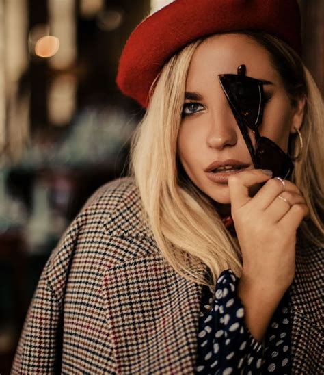 Париж девушка Французские девушки Фотосессия Кофейная девушка