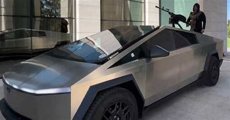 머스크 체첸 수장에 사이버트럭 선물 부인 내가 그리 멍청한가”