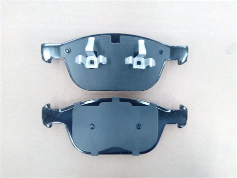 High Friction Coefficient Auto Spare Parts Ceramic Brake Pads For Passenger Car Brake Pads And