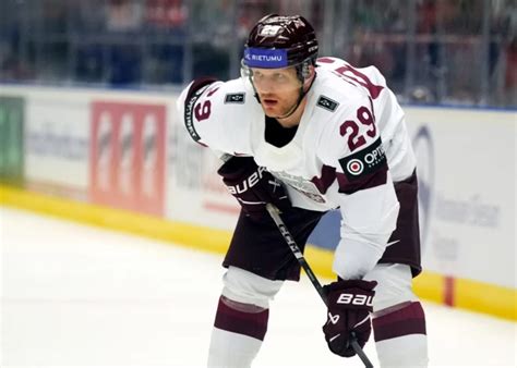 Ralfs Freibergs Atzīts Par Čehijas Hokeja Virslīgas Oktobra Labāko Spēlētāju