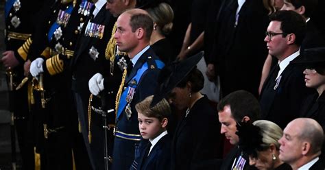 엘리자베스 2세 여왕 국장 참석한 윌리엄 왕세자 부부와 조지 왕자