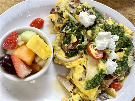 In Town For Ironman Here Are 8 Tasty Options For Healthy Meals In Kona