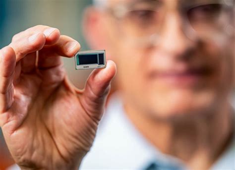 Intel Unveils First Glass Substrates For Next Generation Compute