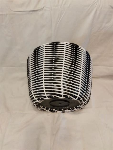 Декоративне плетене кашпо зі штучного ротангу можливе під замовлення — ціна 450 грн у каталозі